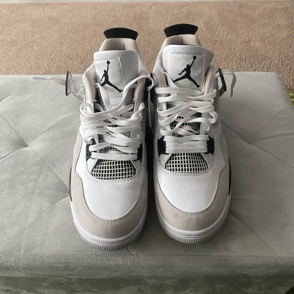 Jordan 4 Military Black - Gem